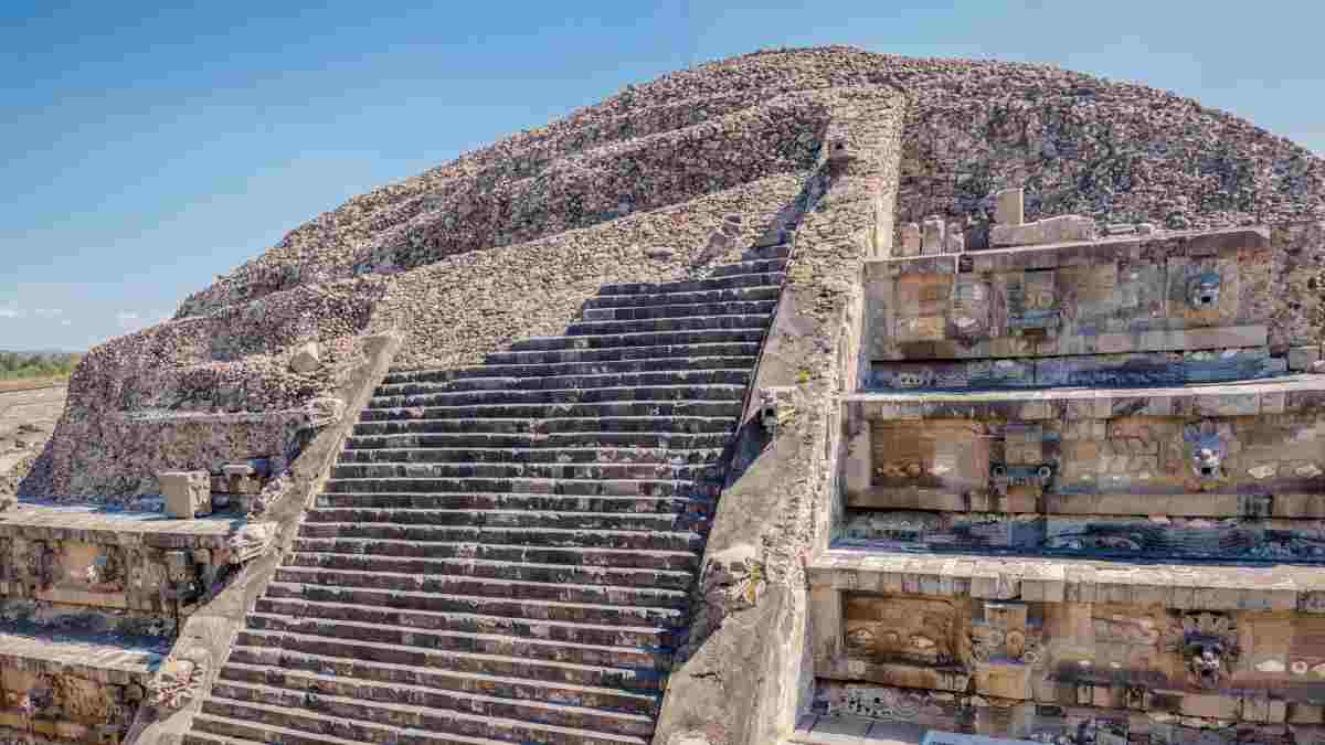 Aztec Temple Of The Sun And Moon
