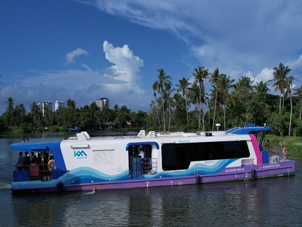 Kochi Water Metro Announced New Route On Vyttila-Kakkanad, Timings ...
