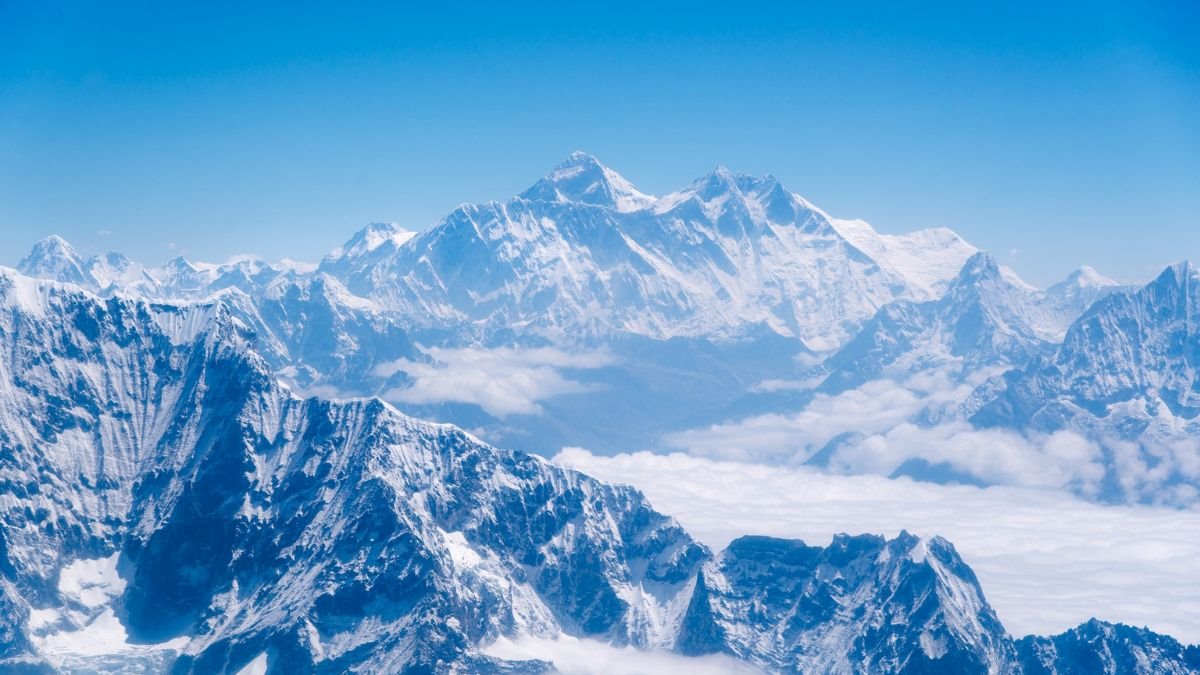Mount Everest: The Pinnacle of Adventure and Achievement - Nativeplanet