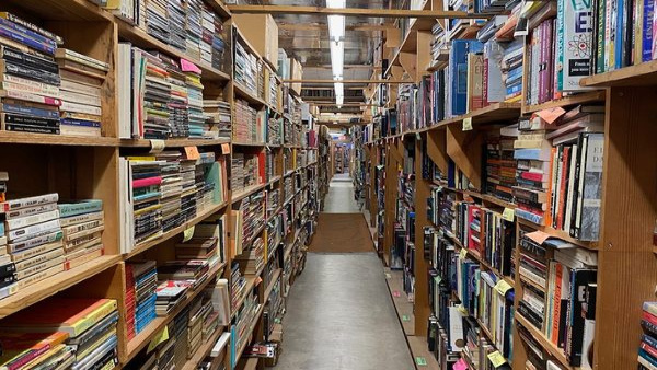 Best bookstores in Chennai where you can tied up with books - Nativeplanet