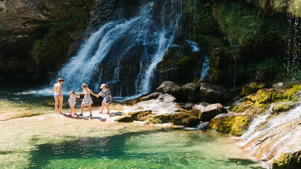 Must Know Safety Tips While Visiting Waterfalls In Monsoon For Family ...