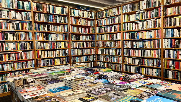 Best bookstores in Chennai where you can tied up with books - Nativeplanet