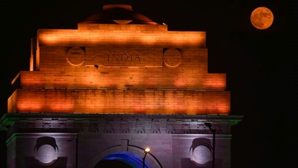 Capturing the Super Moon: Best Spots in India and Essential Gadgets for ...