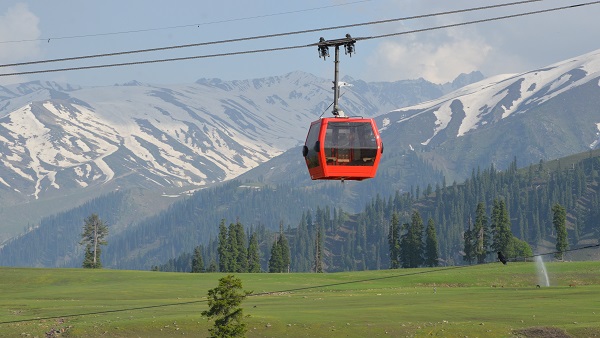 Gulmarg's First Snowfall Casts Its Spell Turning Everything From Green ...