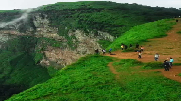Take a bow at the slippery Slopes of Rani Jhari Peak at Kudremukh ...