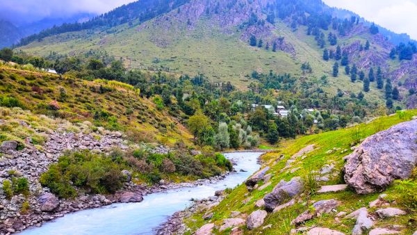 Betaab Valley in Kashmir: Iconic Bollywood Destination Named After ...