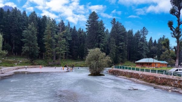 Betaab Valley in Kashmir: Iconic Bollywood Destination Named After ...