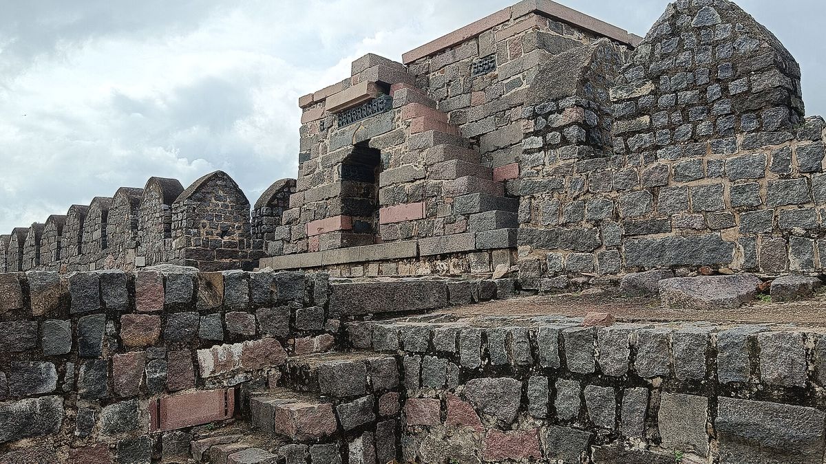 Exploring the grandeur Warangal Fort: Aatiyan architectural marvel ...