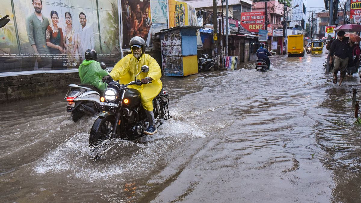 IMD Issues Red Alert For Heavy Rains In Kerala, Karnataka, Goa; Heatwave In UP - Nativeplanet