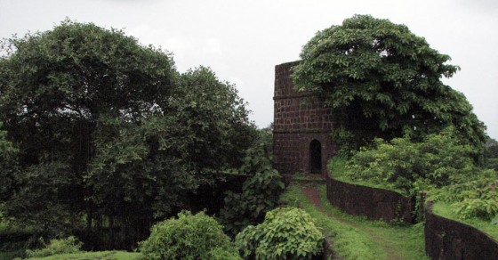 Jaigad Lighthouse And Fort - Ganpatipule | Jaigad Lighthouse And Fort ...