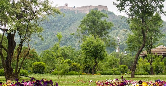 Harwan Gardens - Srinagar | Harwan Gardens Photos, Sightseeing ...