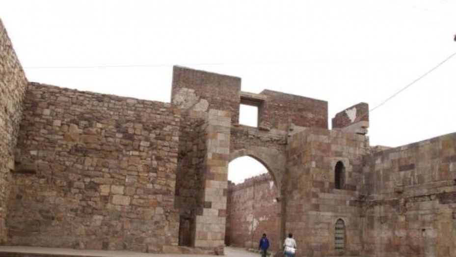 Gate Of The Fort Walls - Pavagadh | Gate Of The Fort Walls Photos ...