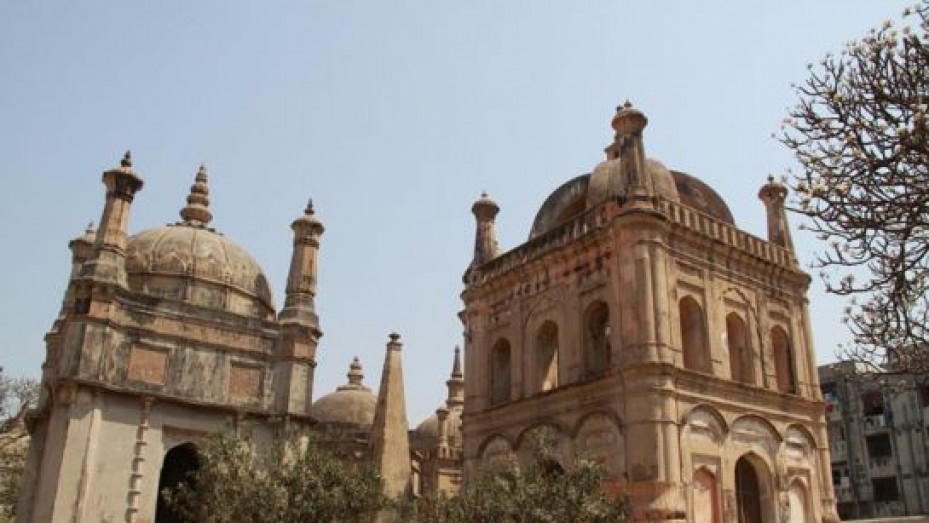 European Tombs - Surat | European Tombs Photos, Sightseeing -NativePlanet