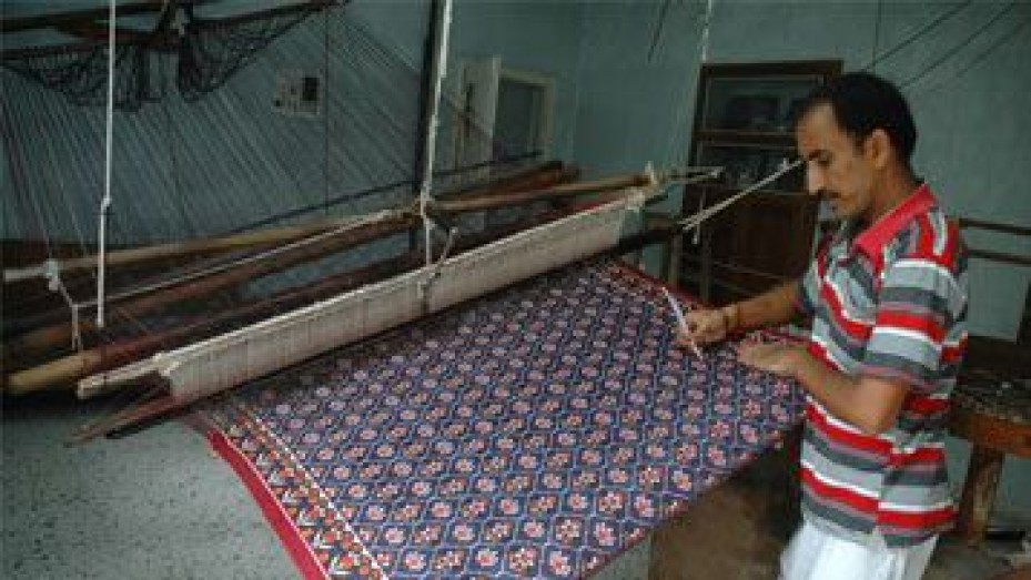 Patola Weavers - Patan | Patola Weavers Photos, Sightseeing -NativePlanet