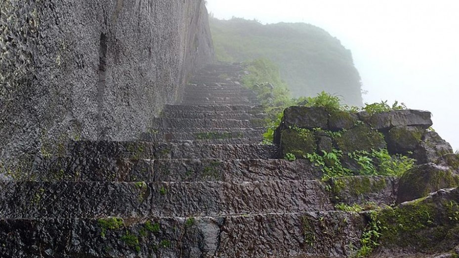 Gowalkot Fort - Chiplun | Gowalkot Fort Photos, Sightseeing -NativePlanet