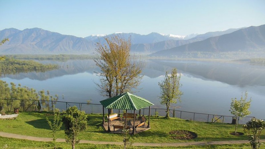 Wular Lake - Baramulla | Wular Lake Photos, Sightseeing -NativePlanet