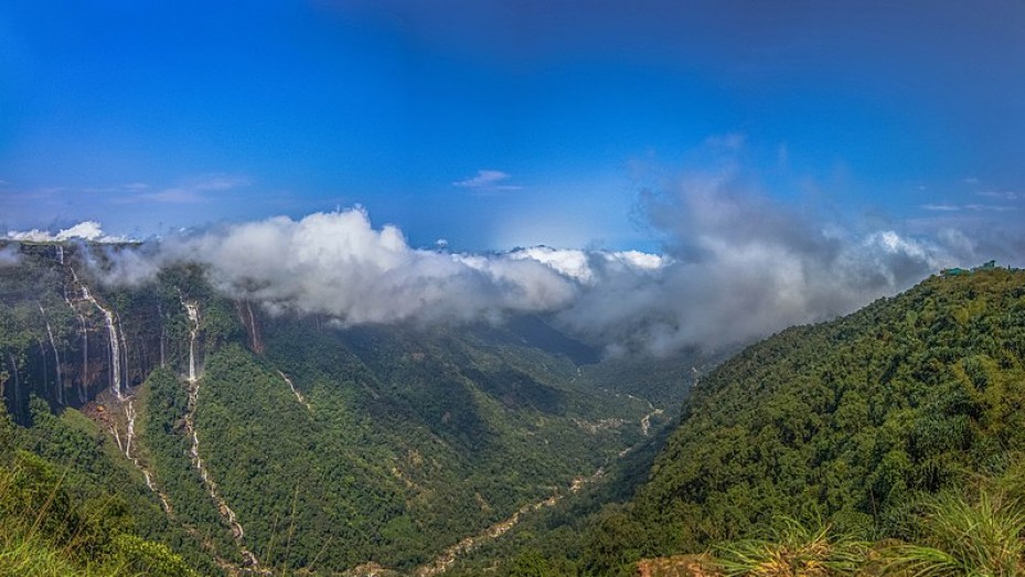Mawsmai Falls - Cherrapunji | Mawsmai Falls Photos, Sightseeing ...
