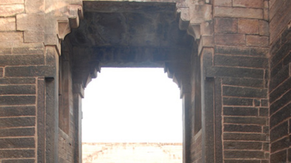 Battisi Bavdi - Chanderi | Battisi Bavdi Photos, Sightseeing -NativePlanet