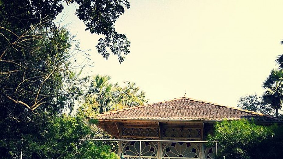 Kanch Mandir - Indore / 2023 | Kanch Mandir Photos, Sightseeing ...